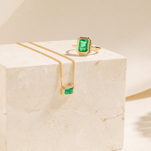 Statement Ribbed Emerald Ring | Simple & Dainty